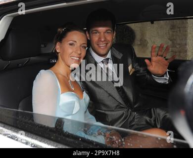 Fussball-Nationalspieler Michael Ballack, rechts, und seine Ehefrau ...