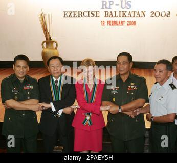 Philippine Foreign Affairs Secretary Alberto Romulo, right, accepts ...