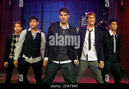 Members of the newly re-formed Latin boy band Menudo, from left, Jose ...