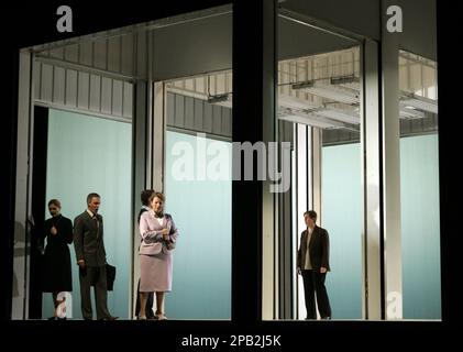 Donna Ellen in der Rolle der Ludmilla, Kristiane Kaiser als Marie ...