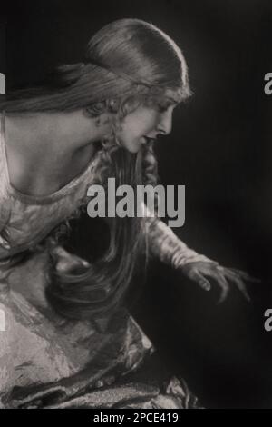La célèbre soprano MARIA JERITZA ( 1887 - 1982 ) de la chanteuse d ...