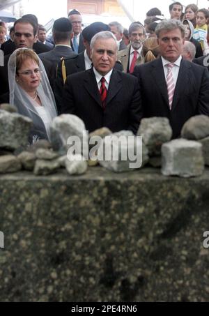 Der israelische Praesident Moshe Katzav, 2.v.l., und seine Frau Gila ...