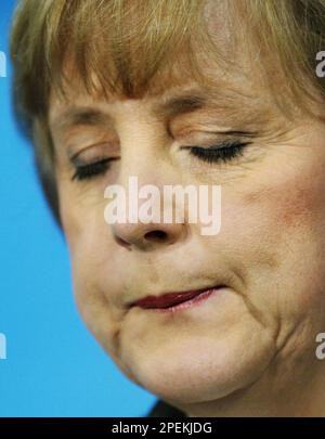 Die CDU-Parteivorsitzende Angela Merkel beantwortet Fragen von ...
