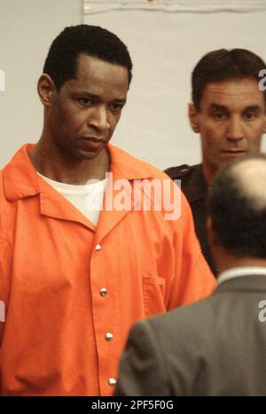 Sniper suspect John Allen Muhammad, right, confers with his attorney ...