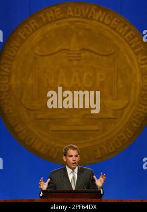Miami-Dade County Mayor Alex Penelas, right, chats with Myrlie Evers ...