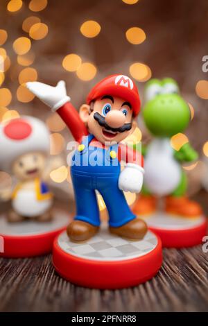 MOSCOU, RUSSIE - 08 septembre 2022: Super Mario Bros figure personnage ...