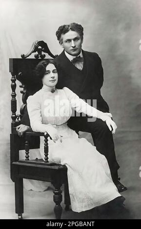 Voici un portrait de Harry Houdini, le célèbre magicien et artiste ...