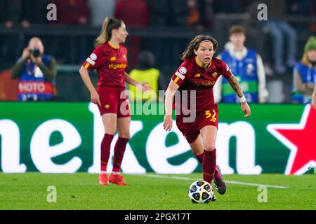Elena Linari, de Roma, contrôle le ballon lors du match du groupe C de ...