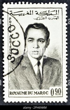 Timbre-poste annulé imprimé par le Maroc, qui montre Hassan II Roi du ...