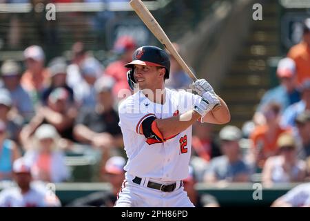 Baltimore Orioles' Adam Frazier (12) moves from second base to third on ...