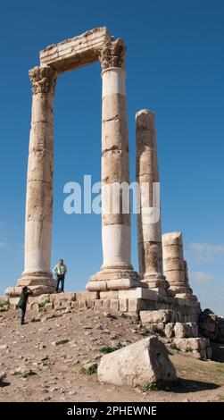 Colonnes, capitales et linteau, vestiges du Temple d'Hercules, la ...