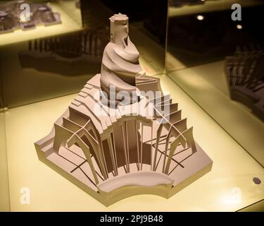 Détails de quelques modèles exposés dans le grenier de Casa Milà - la ...