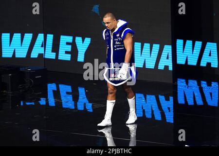 Fabio Wardley se rend sur le ring avant le WBA Continental Heavyweight ...