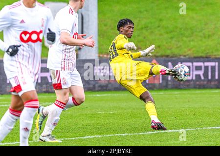 Gardien de but Matthieu Epolo (40) de Standard photographié lors d'un ...