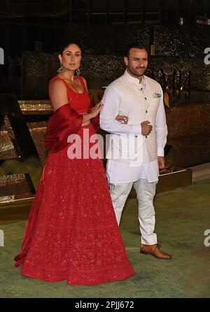 Les acteurs de Bollywood Saif Ali Khan et Kunal Kapoor lors de la ...