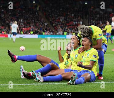 Andressa Alves du Brésil les femmes célèbrent son but ses côtés égalant ...
