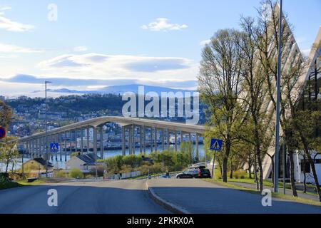 28 mai 2022 - Tromso en Norvège: Bâtiments dans la ville pendant le ...