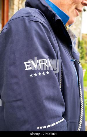 Le logo du fournisseur de services EVRI signe les lettres sur un ...