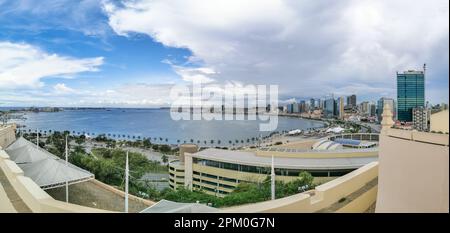 Luanda Angola - 24 03 2023: Vue aérienne du centre-ville de Luanda, Chicala, Praia do Bispo et ...
