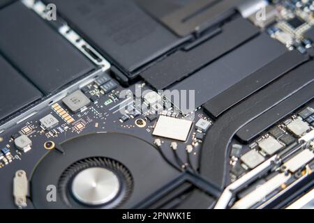 Composants électroniques structurels internes d'un ordinateur portable ...