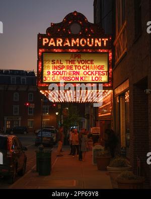 Le chapiteau du Paramount Hudson Valley Theater à Peekskill, NY ...