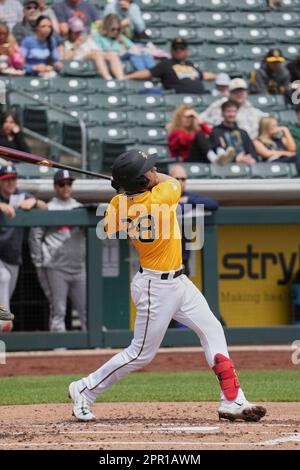 22 avril 2023 : Jake Kalish, un pichet du lac Salt (37), jette un ...