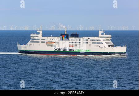 Ferry hybride Prins Richard, Rødsand Offshore Wind Farm turbines ...