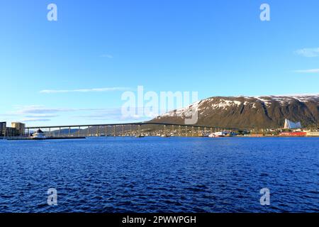 28 mai 2022 - Tromso en Norvège: Bâtiments dans la ville pendant le ...