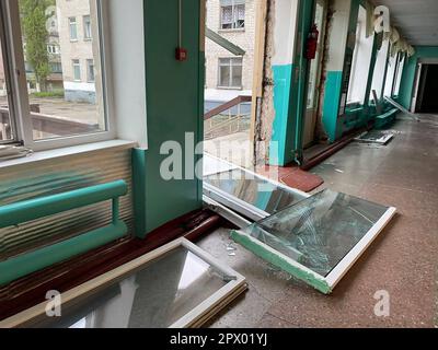 Pavlograd, Ukraine. 01st mai 2023. Des maisons endommagées détruites ...