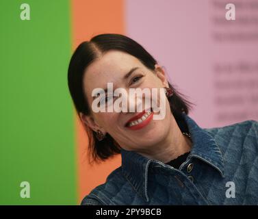Hambourg, Allemagne. 03rd mai 2023. Sarah Morris, artiste américaine, est assise dans le Hall ...