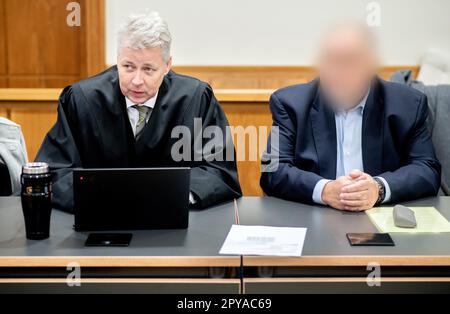 Oldenburg, Allemagne. 03rd mai 2023. L'un des deux anciens directeurs généraux accusés (M) du ...