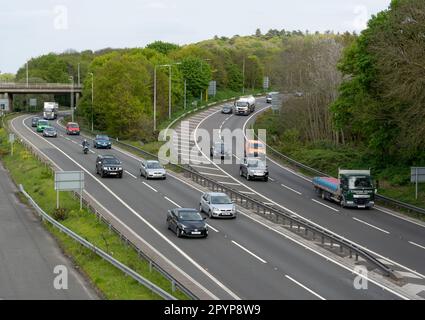 Trafic sur la M25 à l'échangeur de Thorpe. Les autoroutes M3 et M25 se ...