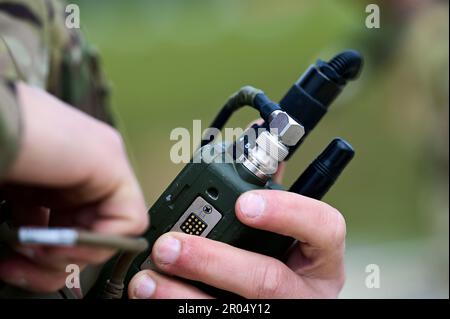 Un membre du Régiment des opérations spéciales de l'armée belge utilise ...