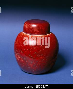 Berceau et couvercle, 1925. Dans la forme n° 362. Céramique non ...