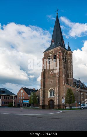 Tessenderlo, Limbourg, Belgique - 21 avril 2023 - la place centrale du ...