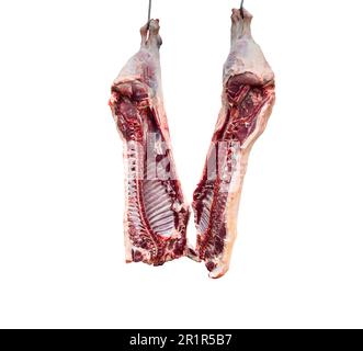 Agneau et carcasse de boeuf suspendu dans un abattoir Photo Stock - Alamy
