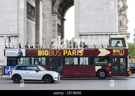 L'illustration montre un autocar touristique de Big bus Tours, le plus ...