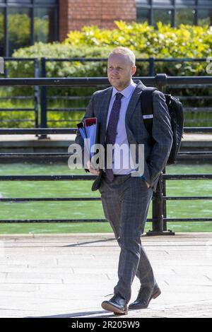Andrew McDade arrive à Killymeal House, dans les Gasworks de Belfast ...