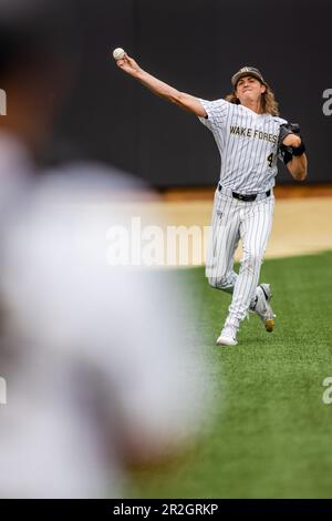 18 mai 2023: Wake Forest Daemon Deacons Pitcher Camden Minacci (14 ...