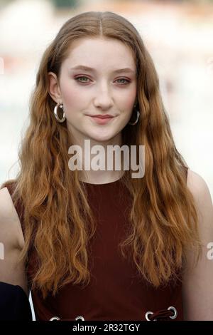 Junia Rees pose au photocall 'firebrand' lors du Festival de Cannes ...