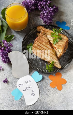 Petit déjeuner et carte de vœux pour sa maman le jour de la fête des ...