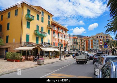 RAPALLO, ITALIE -15 avril 2023 - vue sur Rapallo, une station balnéaire ...