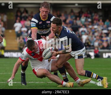 Jack Welsby #1 de St Helens perd la possession du ballon lors du match ...