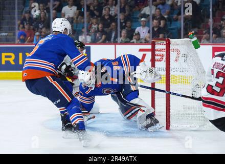 Kamloops Blazers goalie Dylan Ernst (35) stops Quebec Remparts' Nathan ...