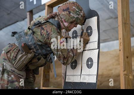 ÉTATS-UNIS Le Sgt Rachel Moniz, officier non commandant de recrutement ...