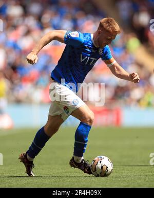 Les camps de Callum du comté de Stockport et Owen Moxon (à droite) de ...