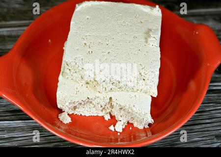 La tahini halva traditionnelle ou Halawa Tahiniya, les principaux ...