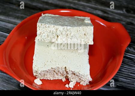 La tahini halva traditionnelle ou Halawa Tahiniya, les principaux ...