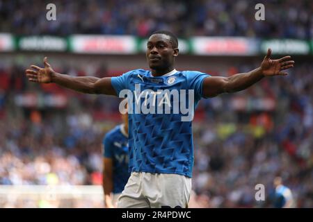 Isaac Olaofe, du comté de Stockport, célèbre lors de la finale de la ...