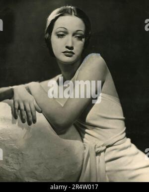L'actrice américaine Dorothy Lamour dans le film The Jungle Princess ...